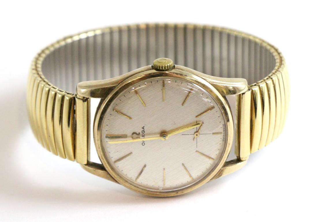 Lot 107 - A 9ct Gold Wristwatch, signed Omega, 1964,