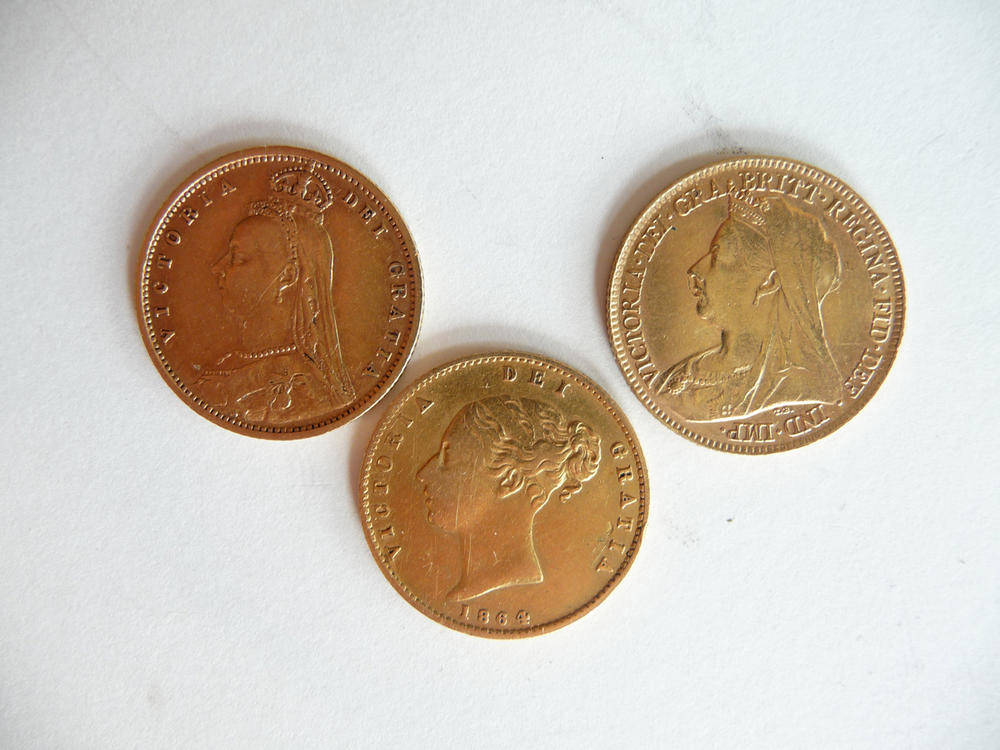 Lot 79 - Three Victorian Half Sovereigns, 1864 die 22