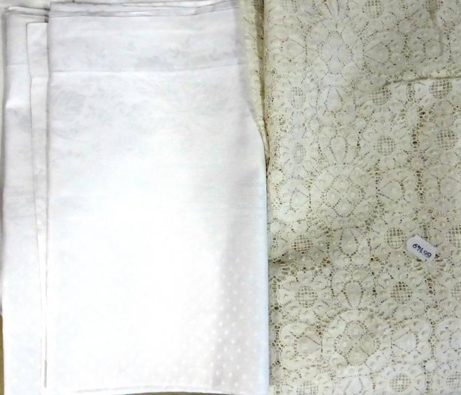 Lot 2018 - Assorted Linen and Textiles including three