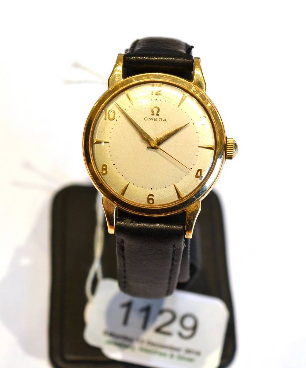 Lot 1129 - A 9ct Gold Centre Seconds Wristwatch,