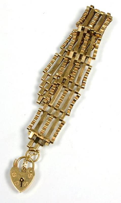 Lot 133 - A 9 carat gold gate link bracelet, with a 9