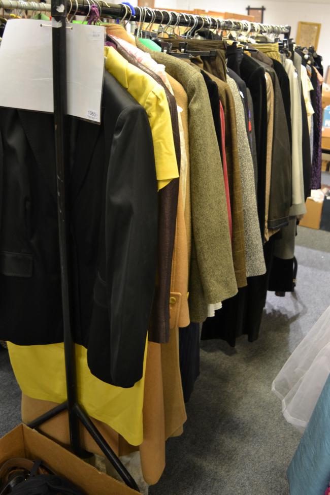 Lot 1060 - A large collection of assorted modern