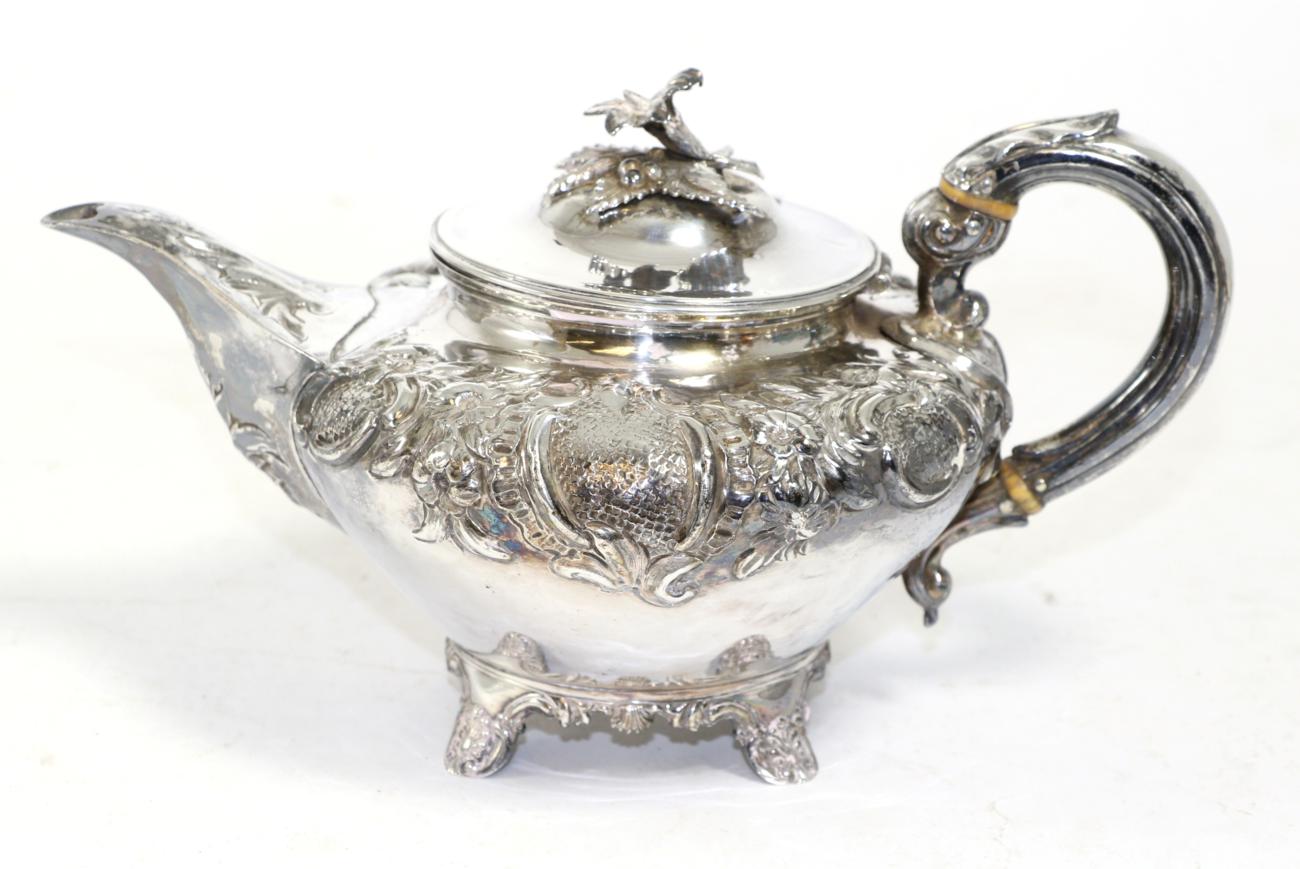 Lot 264 - A William IV silver teapot, Charles Thomas