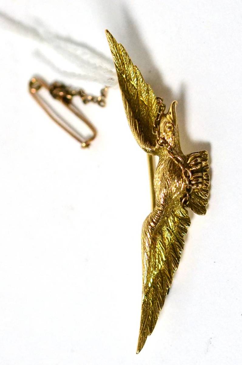 Lot 382 - A gold RAF eagle pin, stamped 15ct