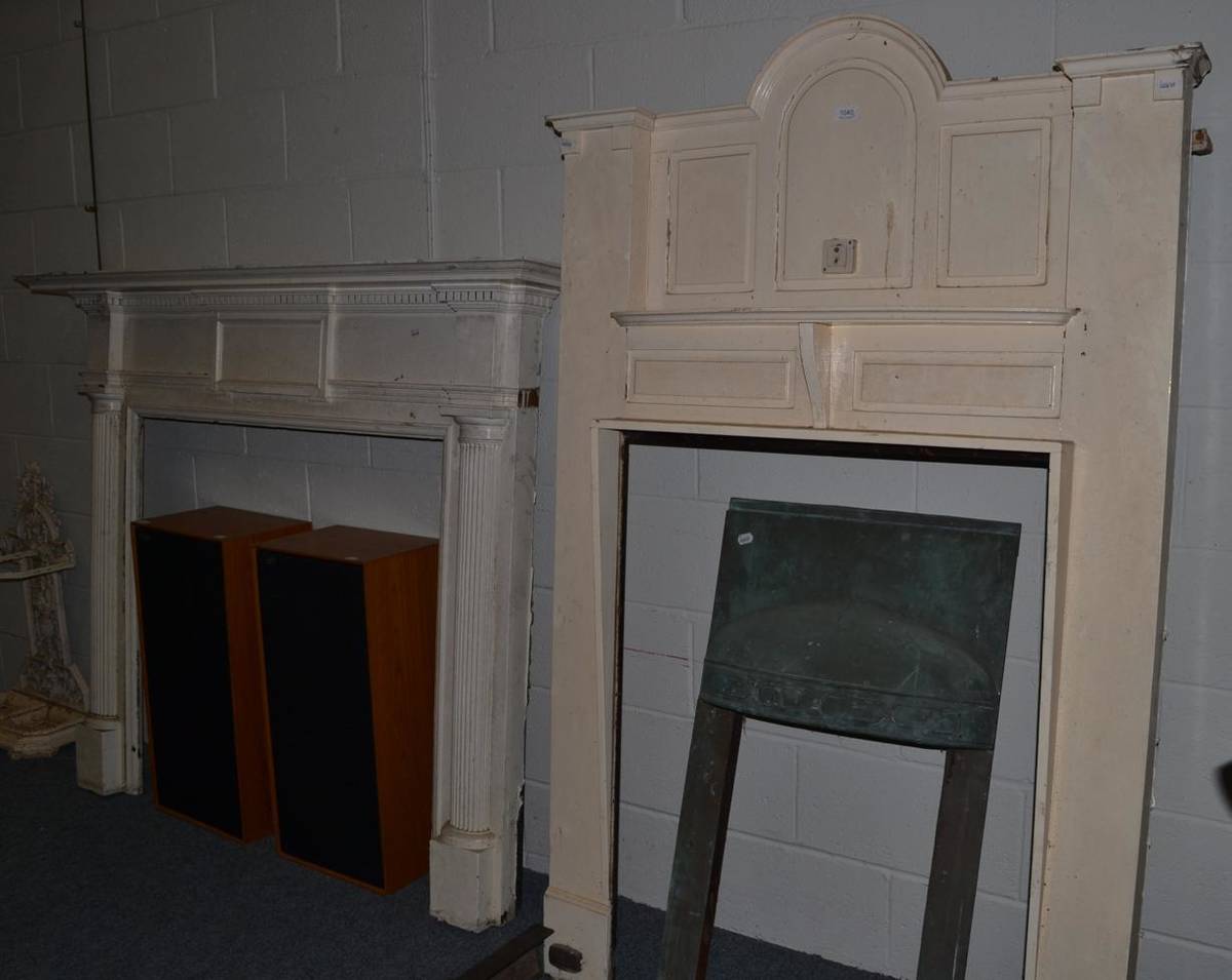 Lot 1040 - An Arts and Crafts cream painted fire