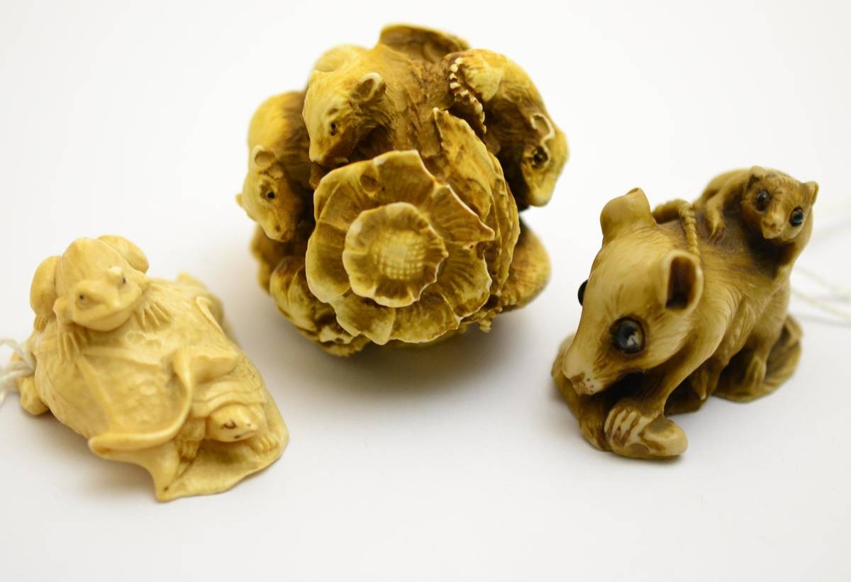 Lot 393 - A Japanese ivory netsuke carved with a toad