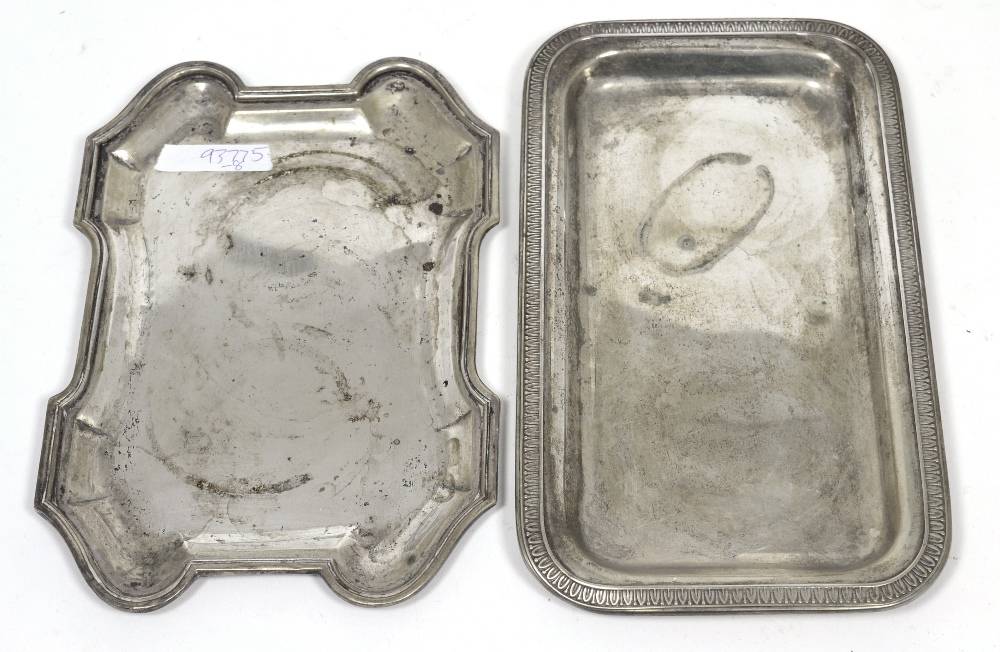 Lot 284 - Two Italian small silver trays, 800 standard,