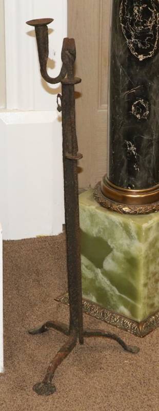 Lot 411 - A Wrought Iron Rush Light Holder, 18th