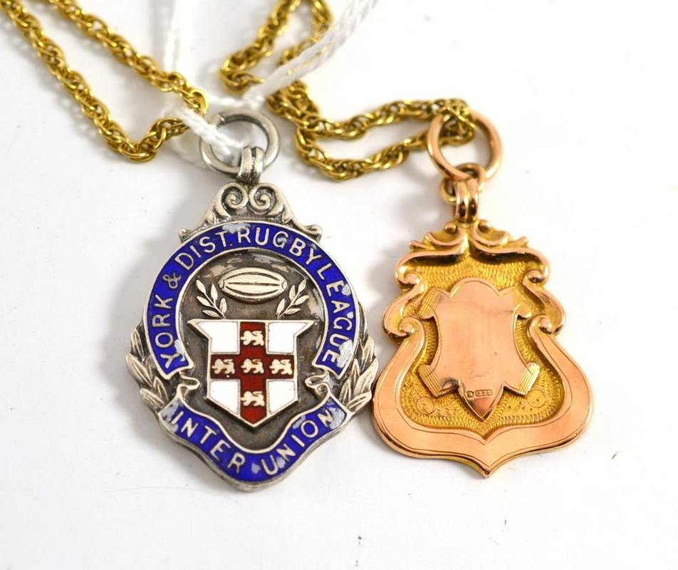 Lot 173 - A 9ct shield on a 9ct gold necklace and a