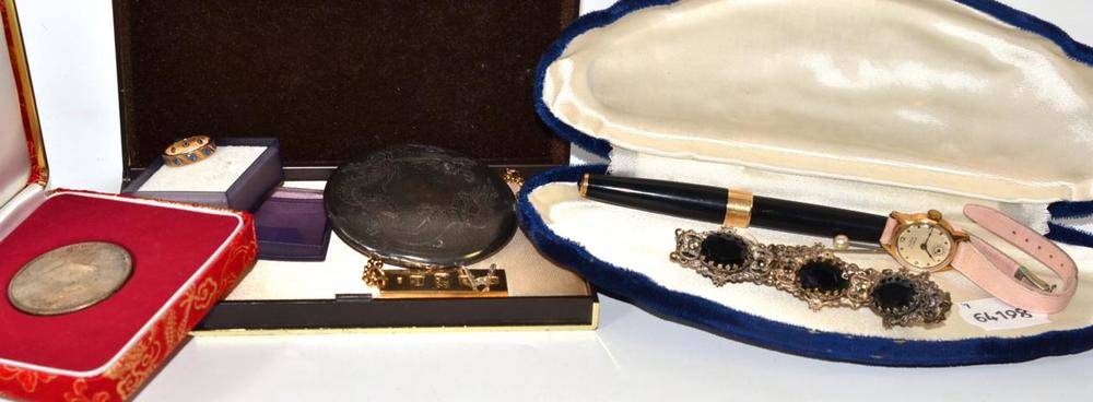 Lot 187 - A 9ct gold ingot pendant on chain, a 9ct