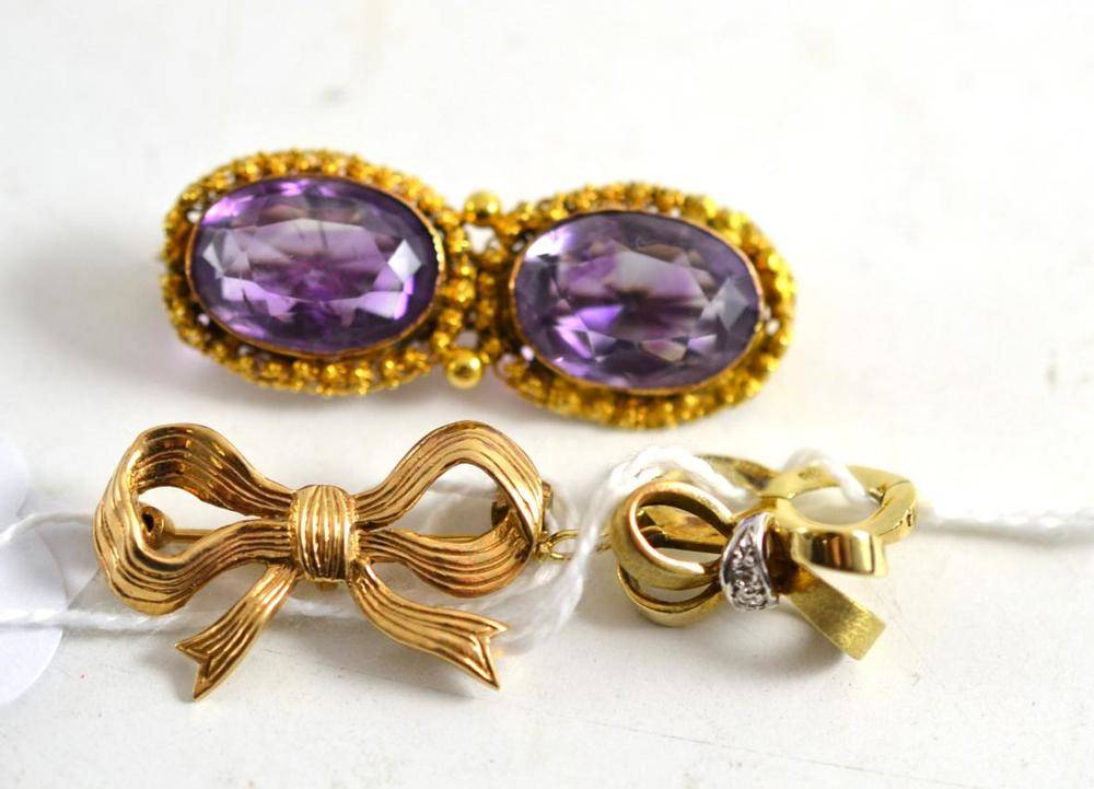 Lot 104 - A diamond set bow shaped pearl clasp,