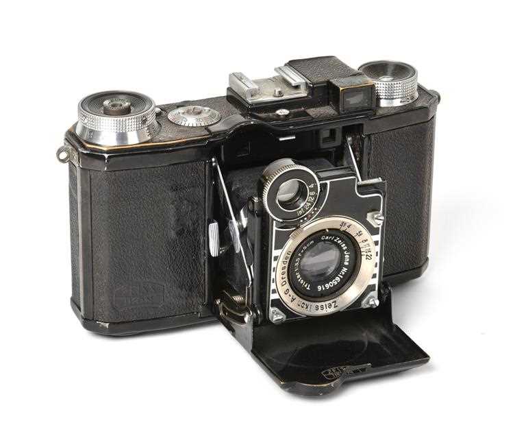 Lot 3401 - Zeiss Ikon Super Netter Folding Camera with