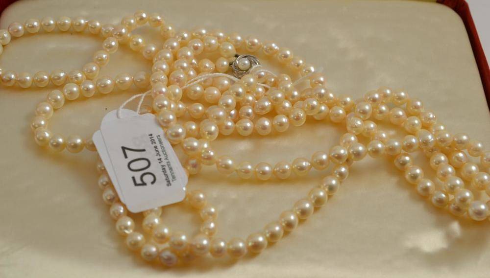 Lot 507 - Double row pearl necklace (80cm) in Ciro