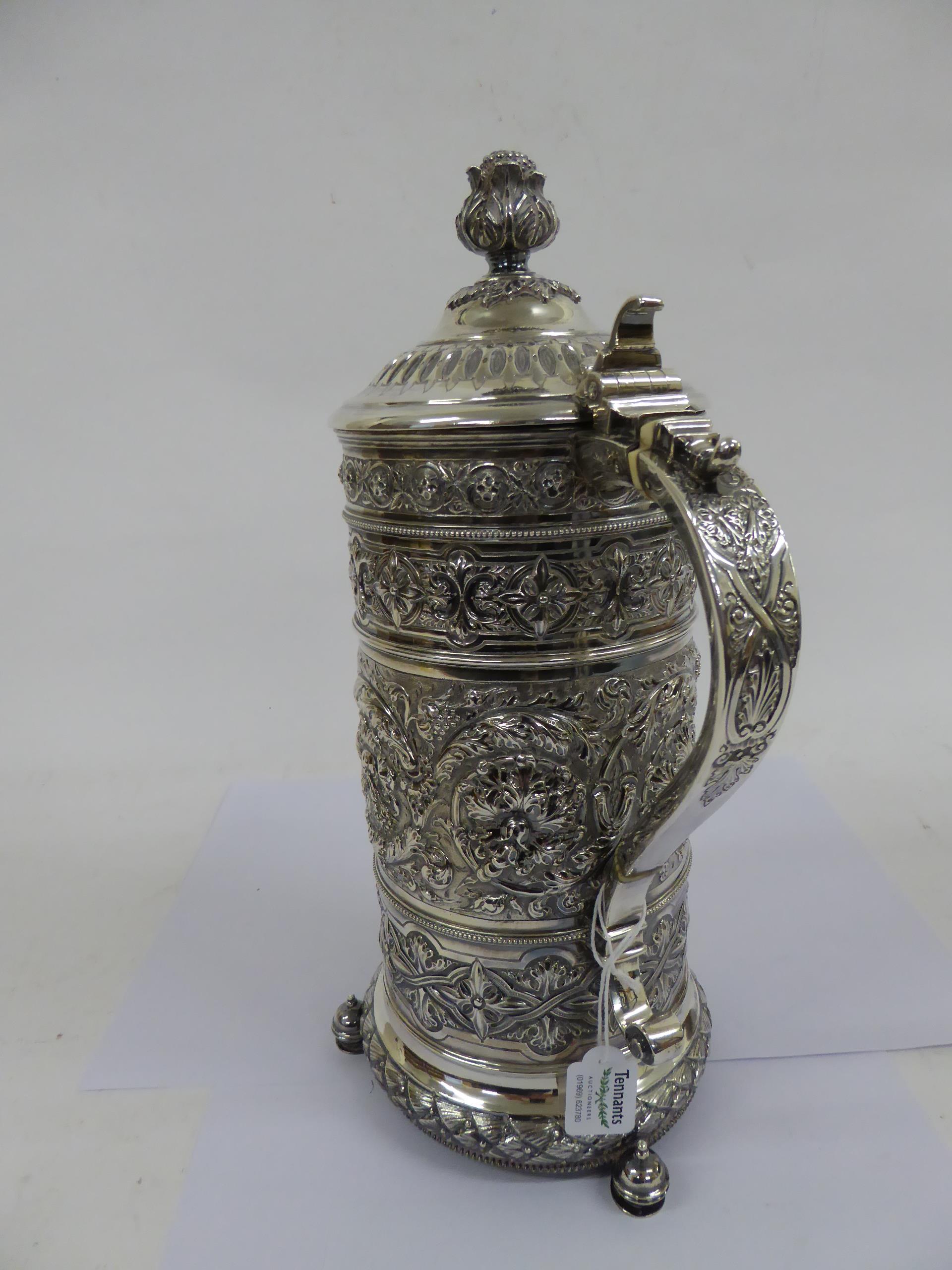 Lot 2096 - A Victorian Silver Flagon