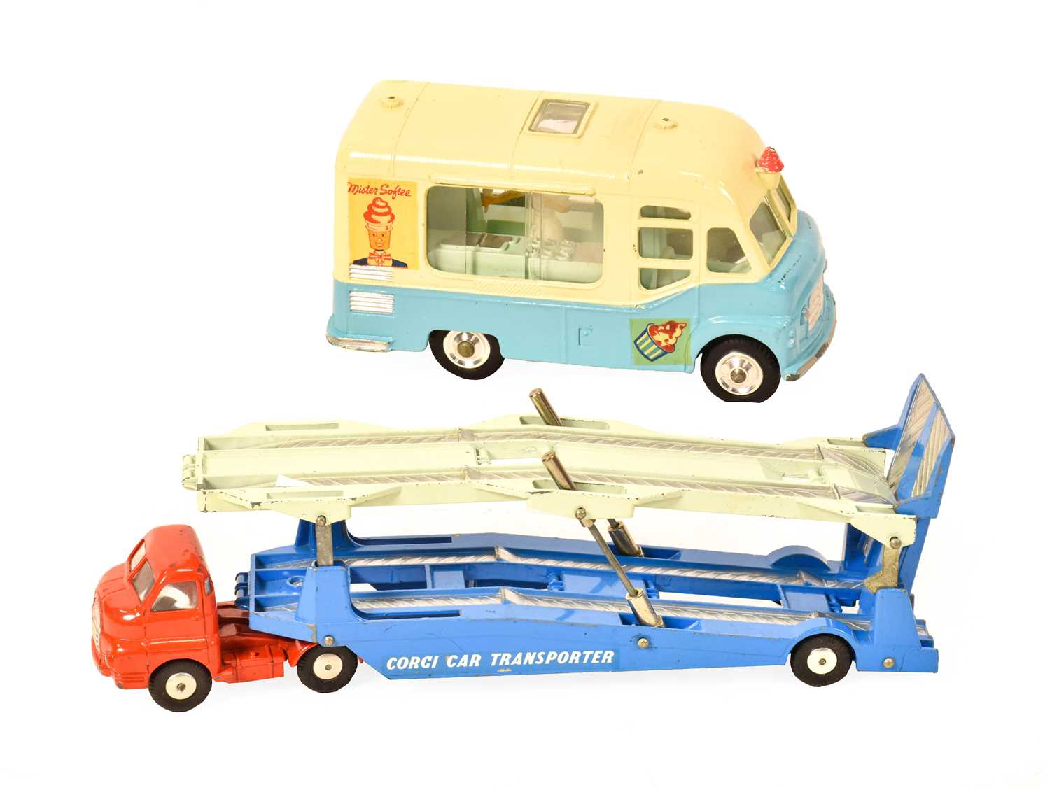 Lot 2276 - Corgi 1101 Carrimore Car Transporter