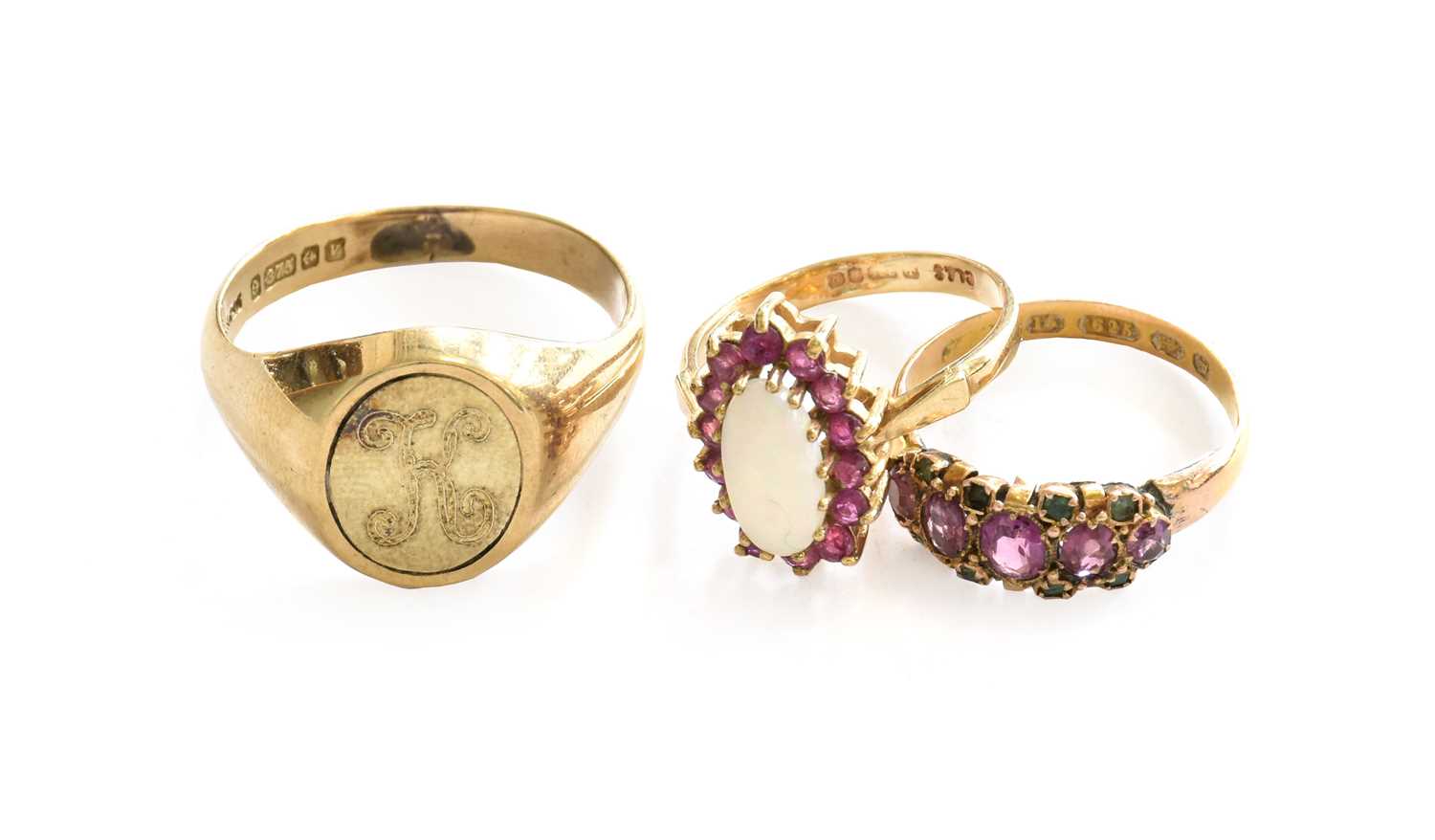 Lot 215 - A 9 carat gold signet ring, finger size W1/2;