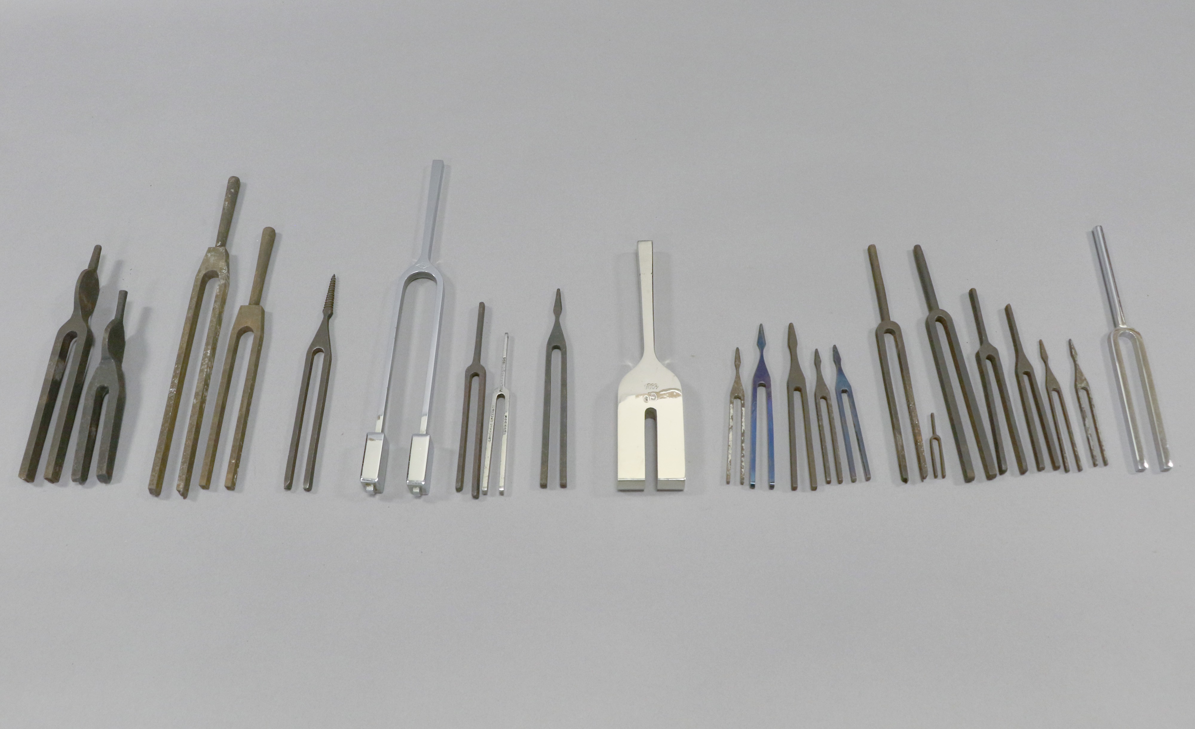 Lot 200 - Ragg Tuning Forks Ltd (Sheffield) Set Of