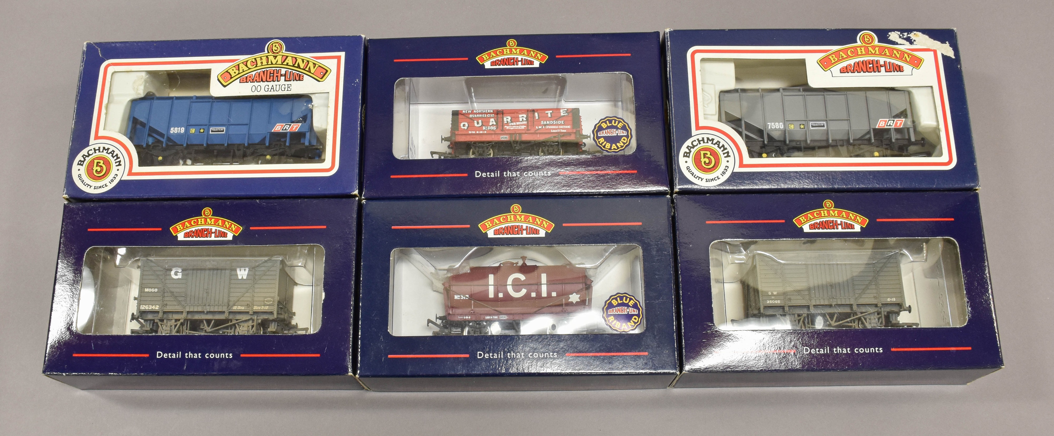 Lot 141 - Bachmann OO Gauge Wagons