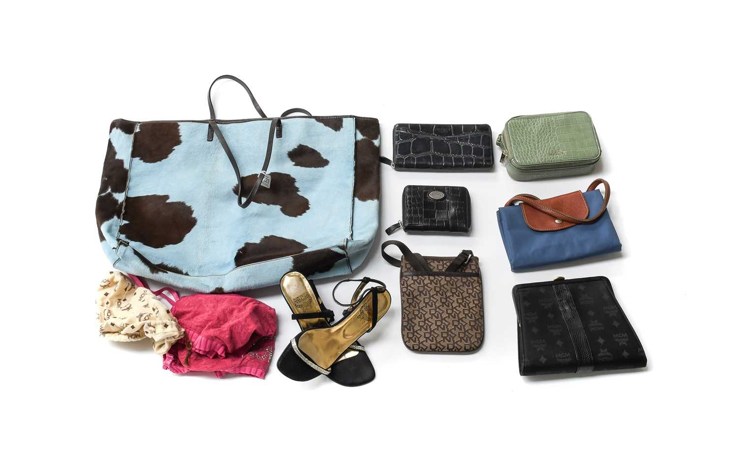 Lot 2223 - Return to H/O Assorted Modern Costume