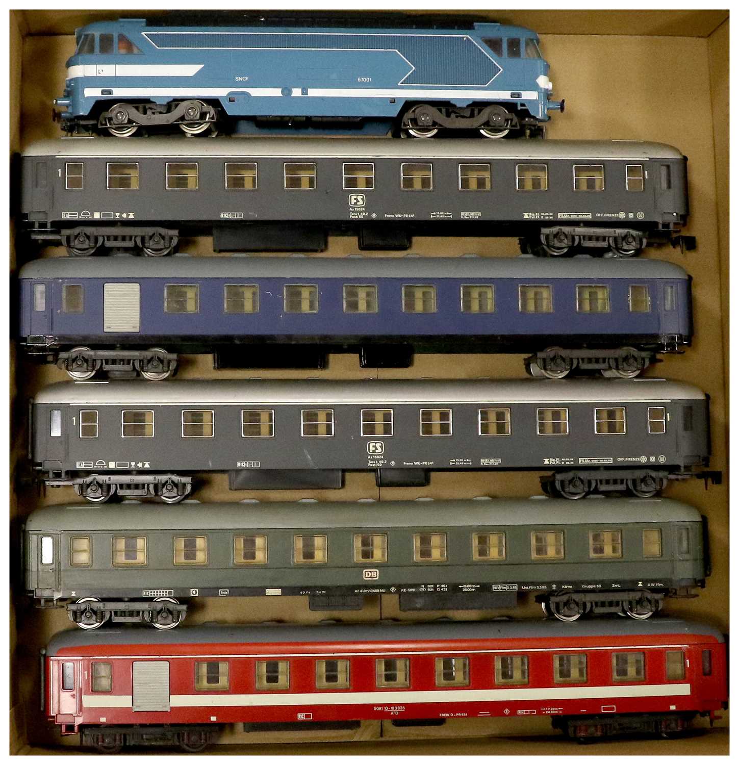 Lot 181 - Lima O Gauge Locomotives And Coaches