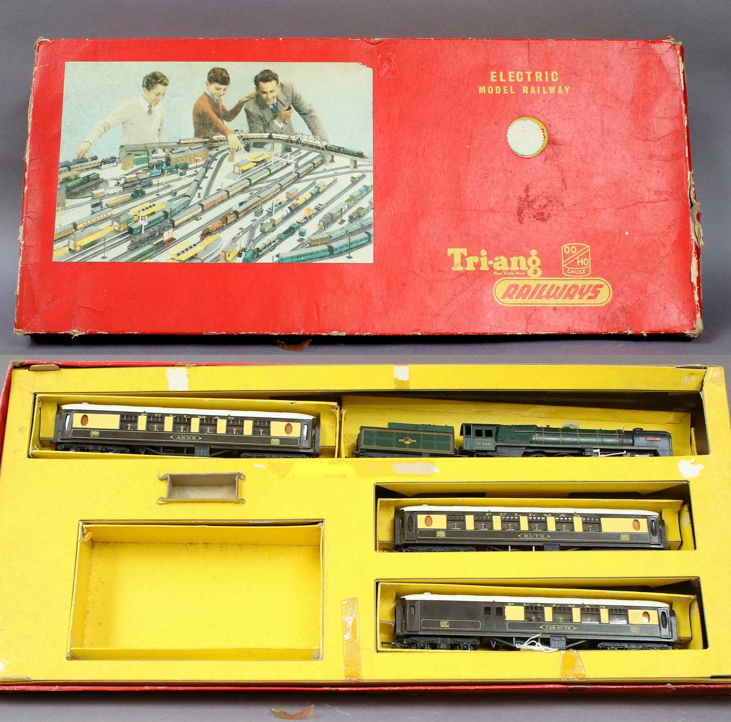 Lot 267 - A Tri-ang Railways OO Guage Train Set, with