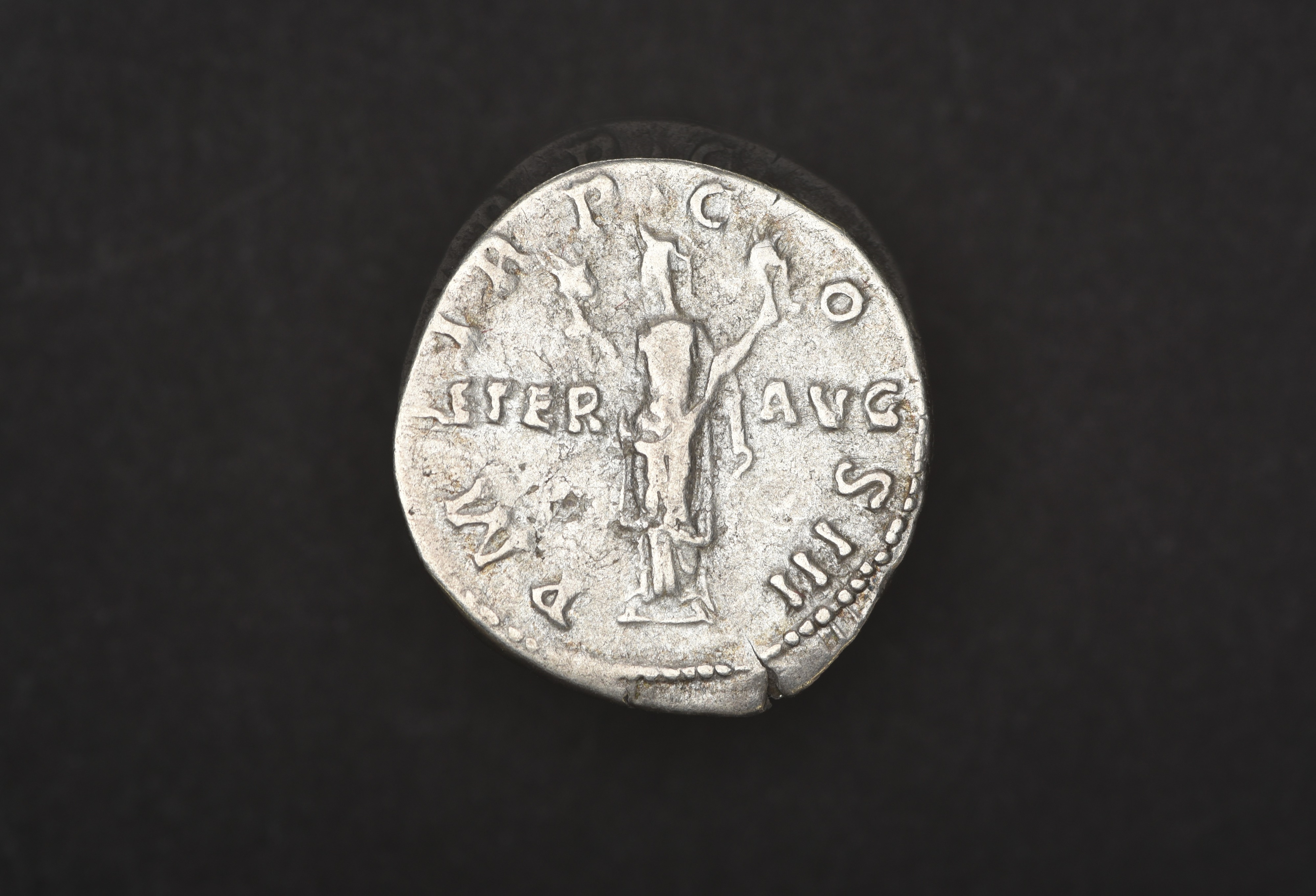 Lot 22 - Roman, Hadrian Denarius, 118 AD, (3.19g), obv.