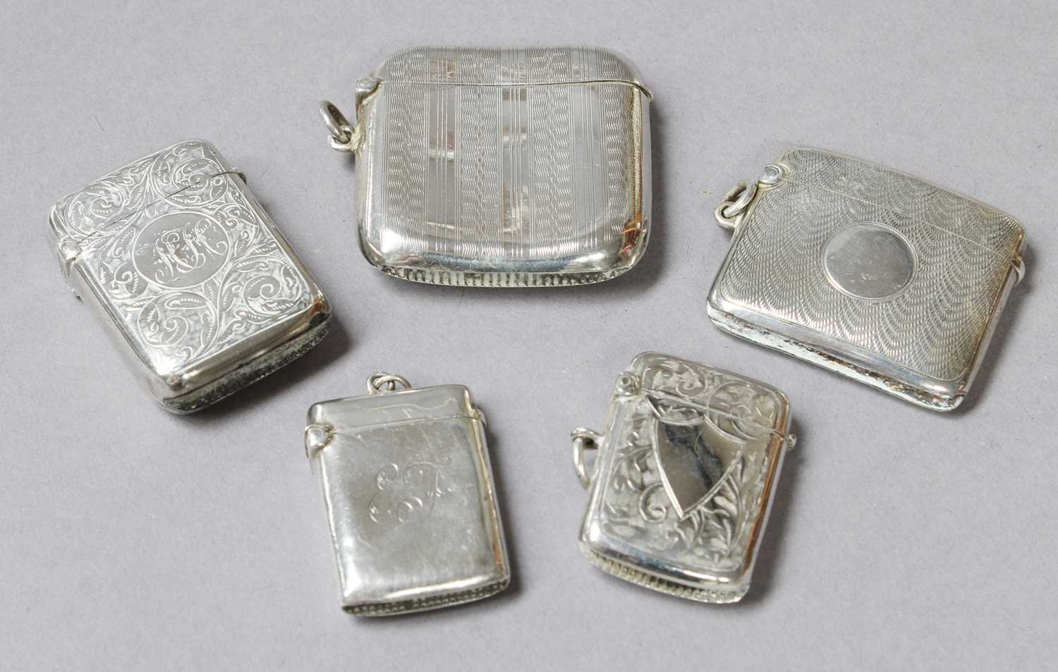 Lot 9 - A Collection of Five Various Silver
