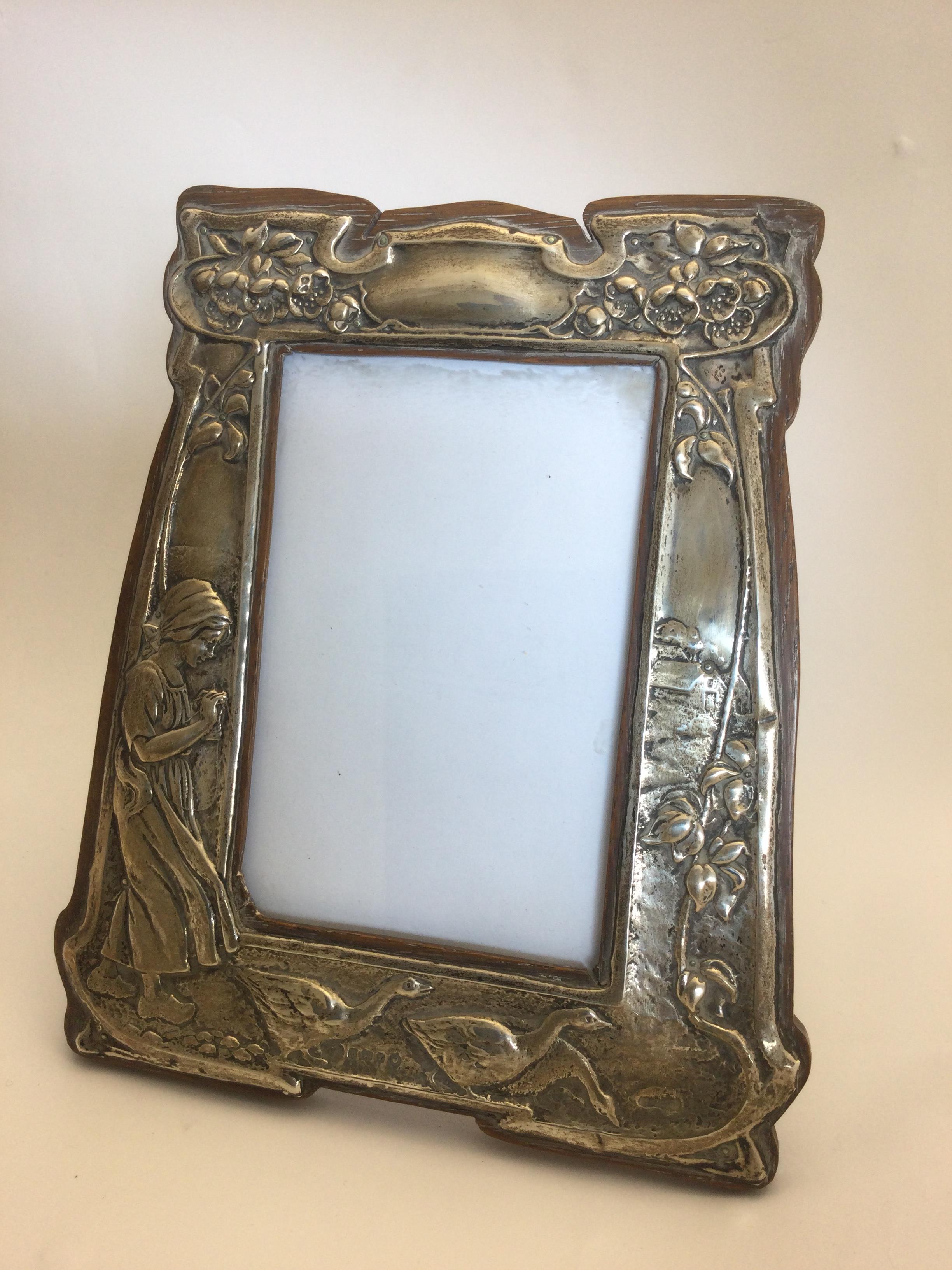 Lot 2086 - An Edward VII Silver-Mounted