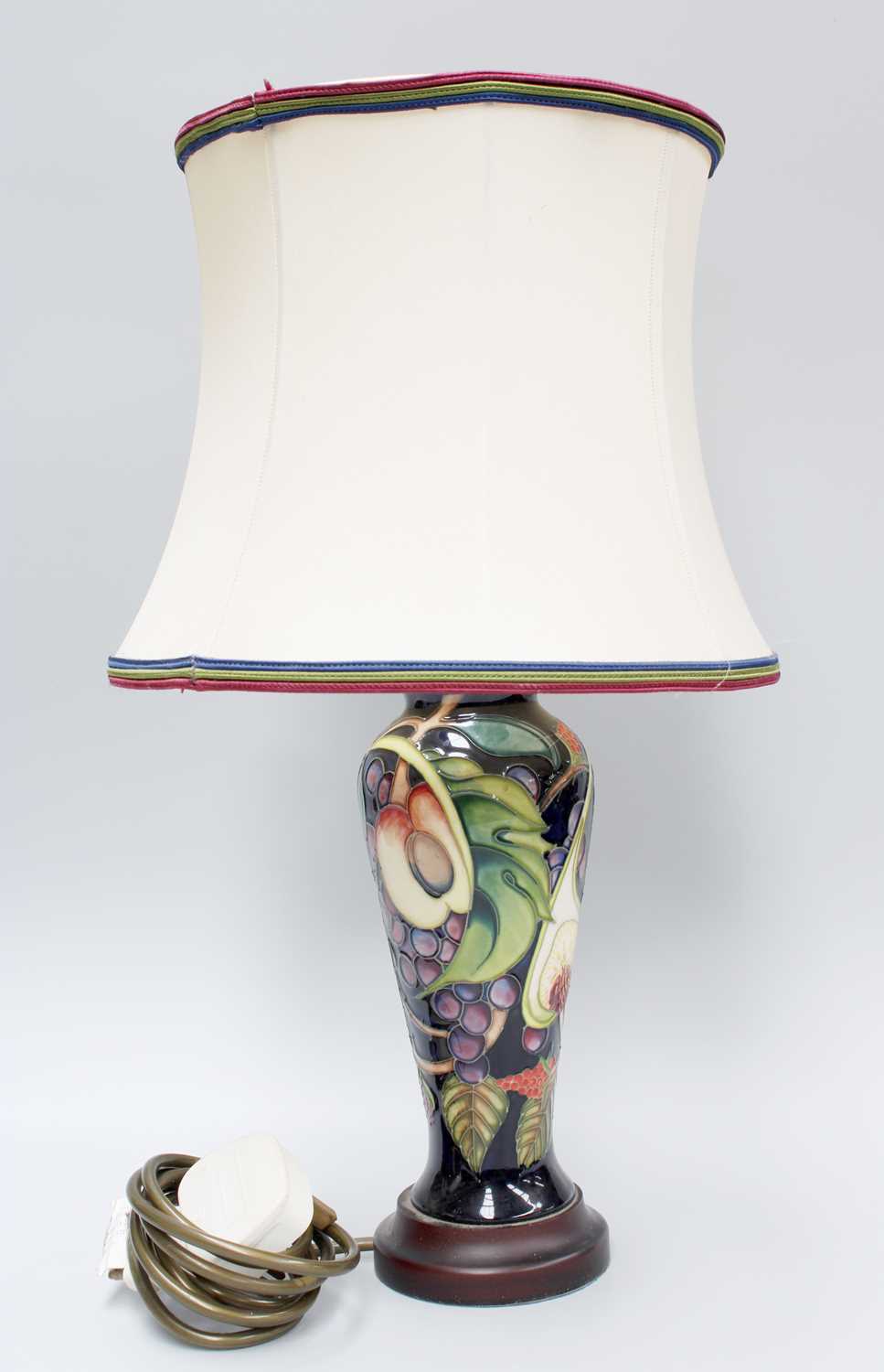 Lot 194 - A Modern Moorcroft Queens Choice Pattern