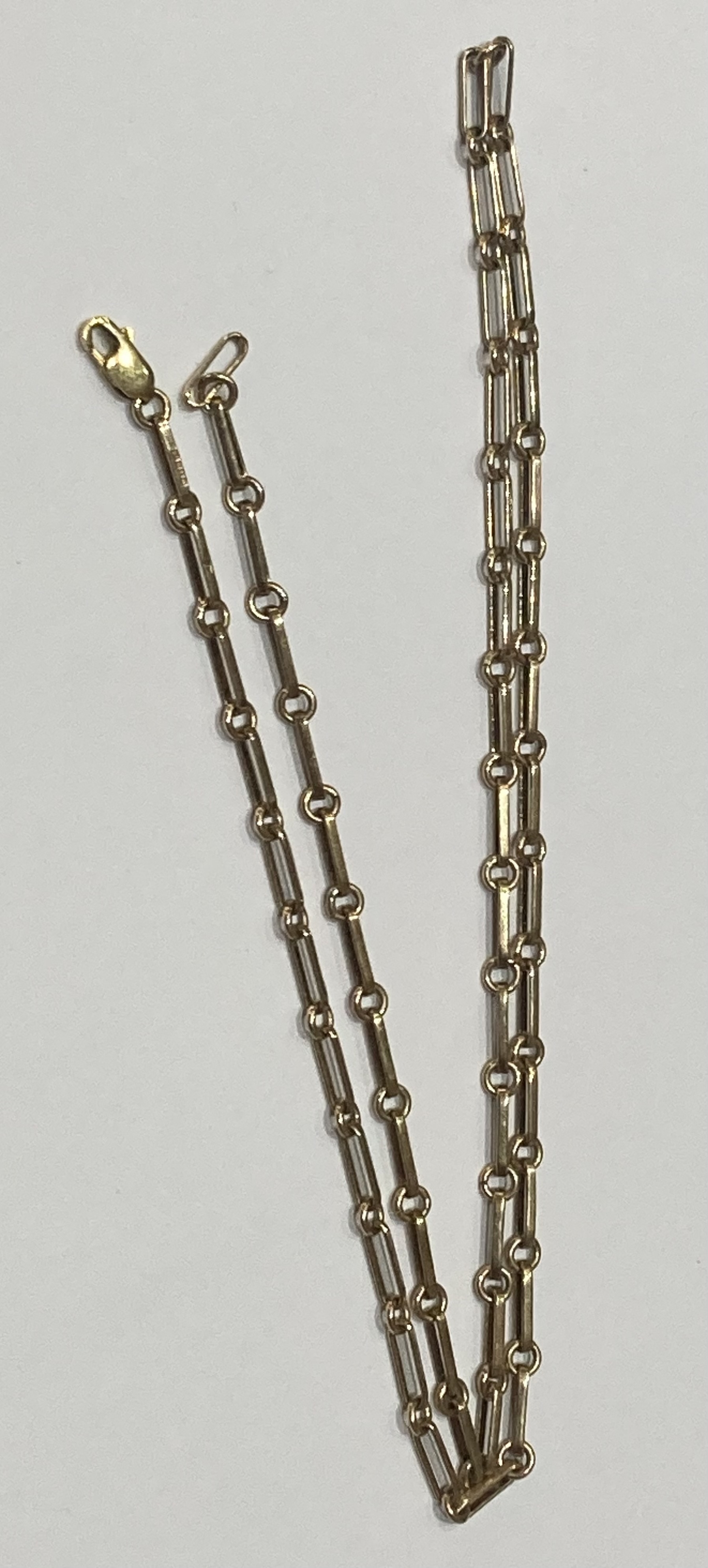 Lot 242 - A 9 Carat Gold Chain, formed of rectangular