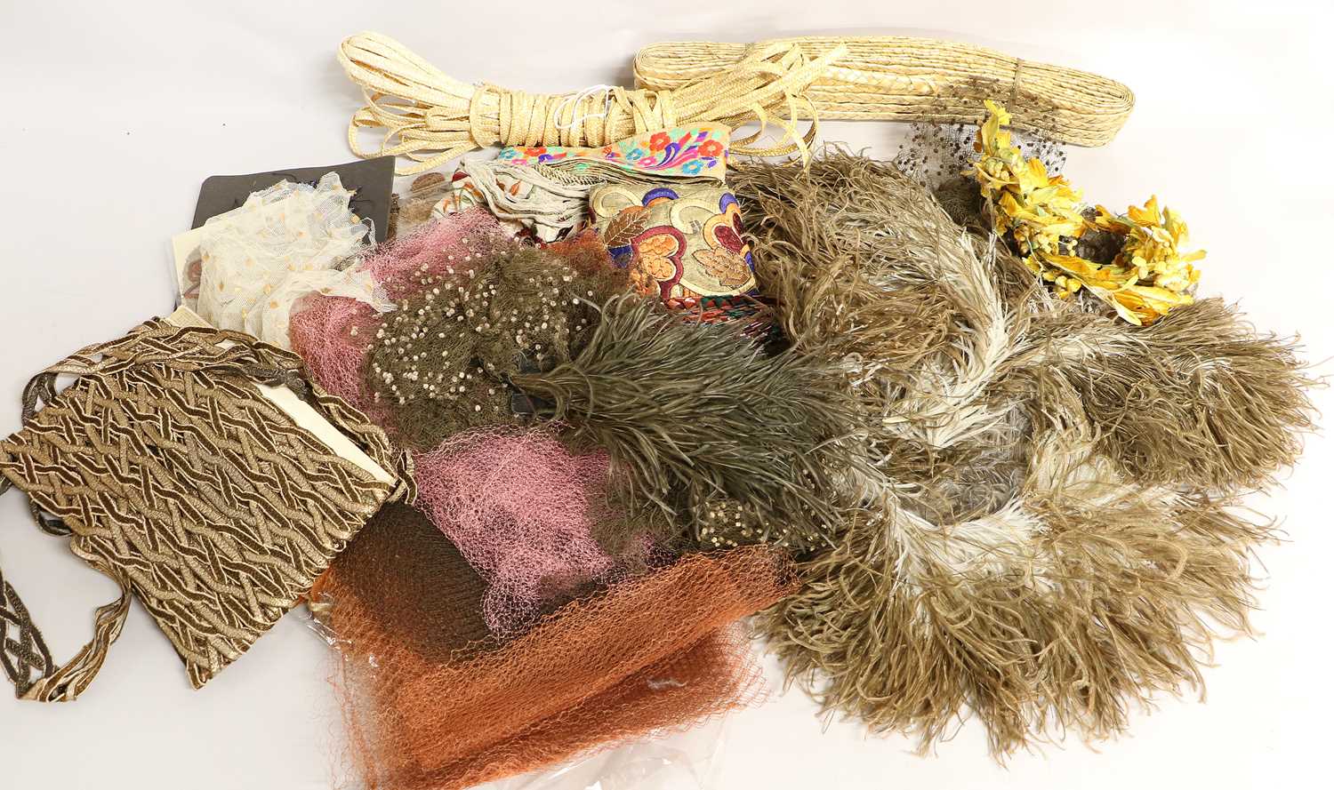 Lot 2249 - Assorted 20th Century Milliner's