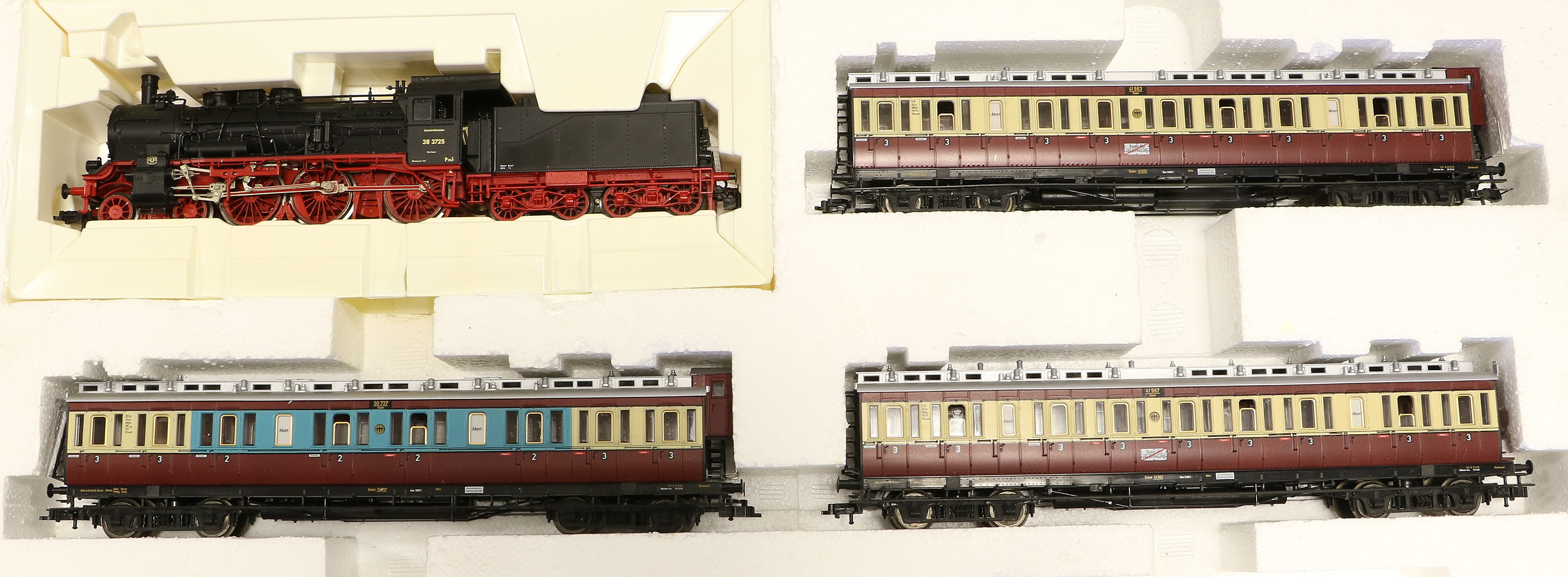 Lot 4253 - Fleischmann HO Gauge 4888 Ruhr Commuter