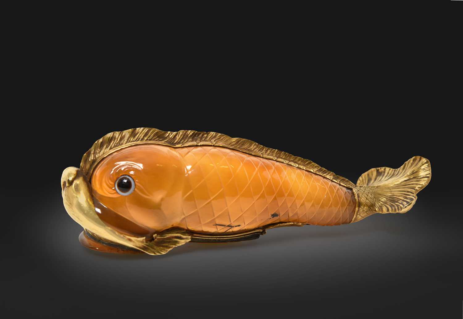 Lot 265 - A Gold-Mounted Agate Snuff-Box,