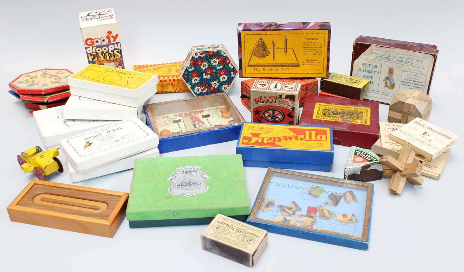 Lot 308 - A Collection of Vintage Games and Puzzles,