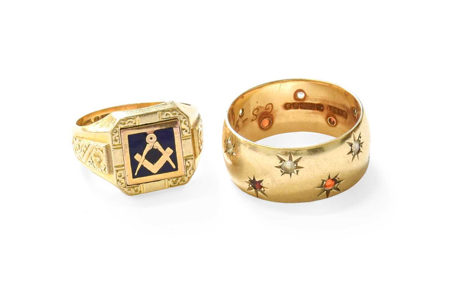 Lot 336 - A 9 Carat Gold Masonic Swivel Signet Ring,