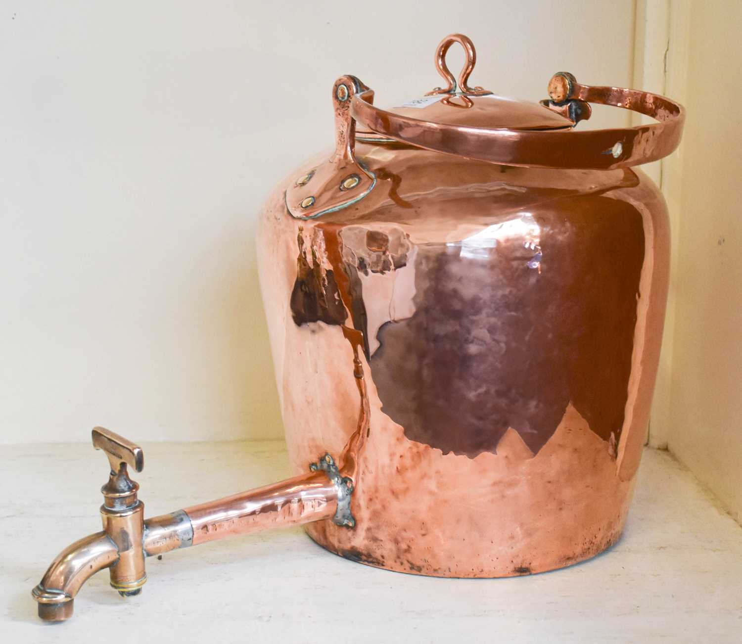 Lot 182 - A 19th Century Copper Hot Water Urn, 40cm