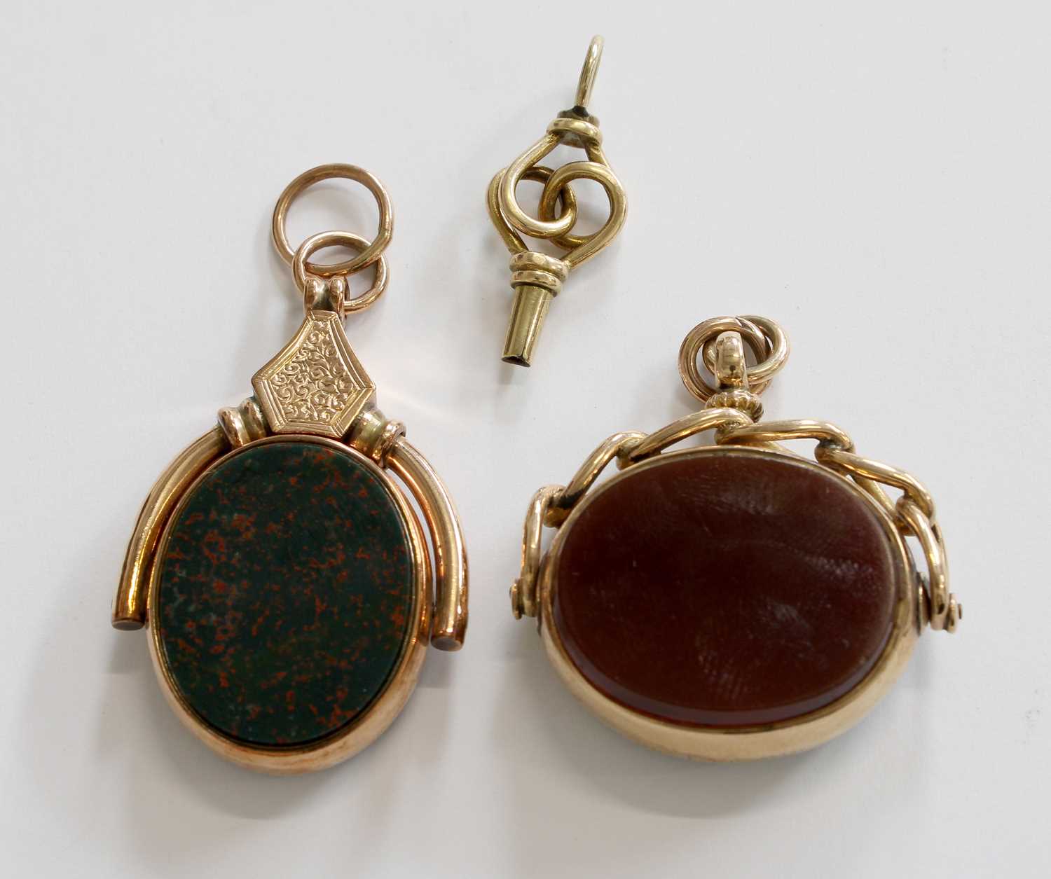 Lot 258 - A 9 Carat Gold Hardstone Swivel Fob,