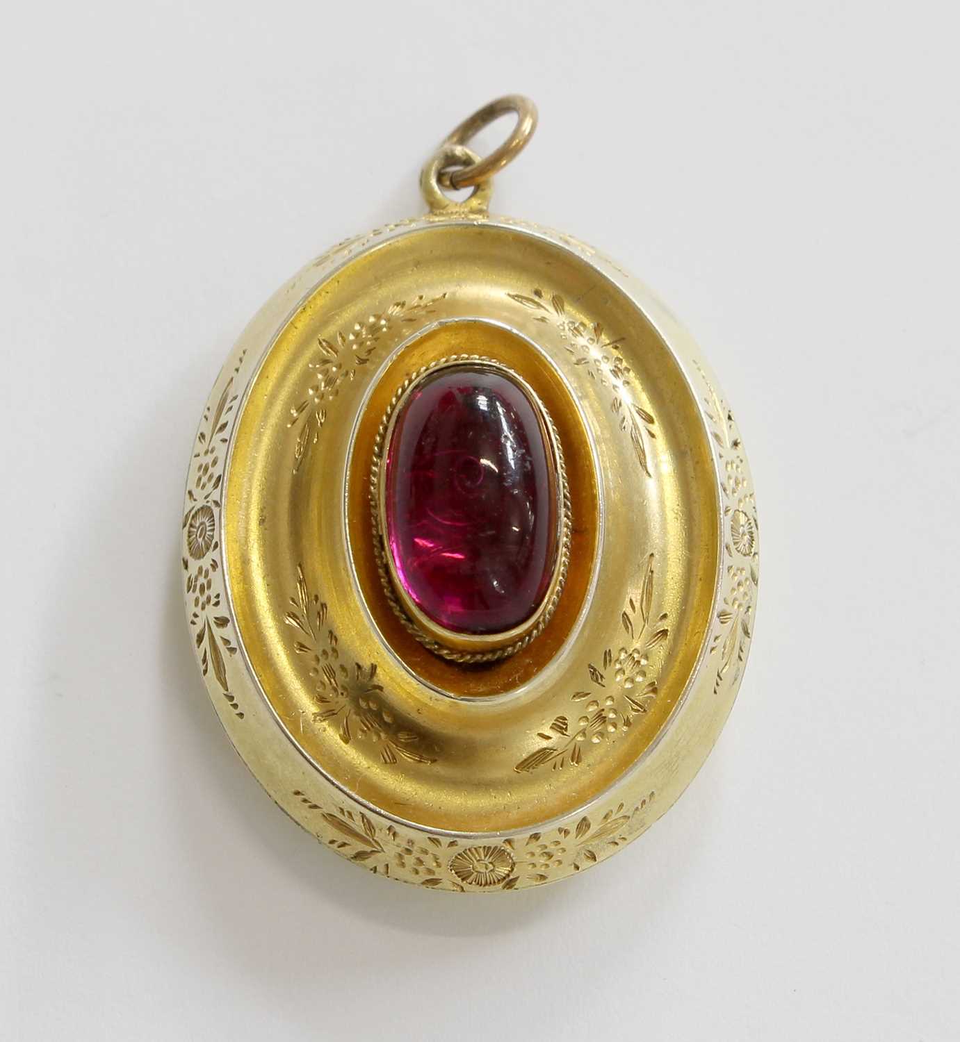 Lot 247 - A Carbuncle Garnet Locket, an oval carbuncle