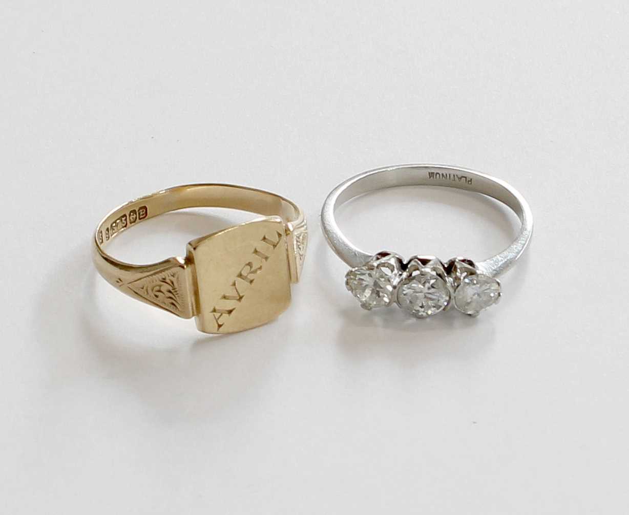 Lot 192 - A Diamond Three Stone Ring, three round