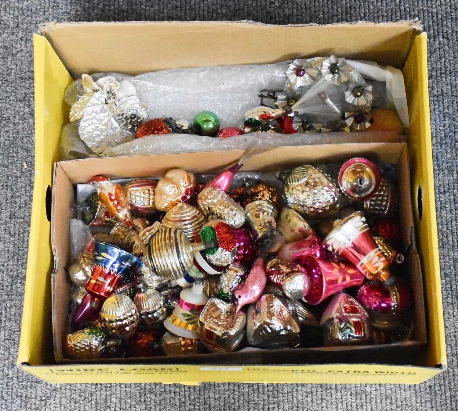 Lot 211 - A Collection of Vintage Christmas Tree