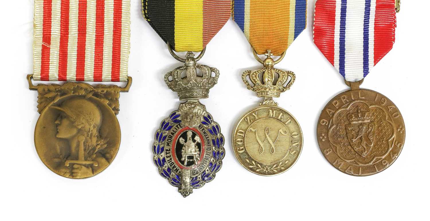 Lot 5 - A Netherlands Medal of the Order of Orange