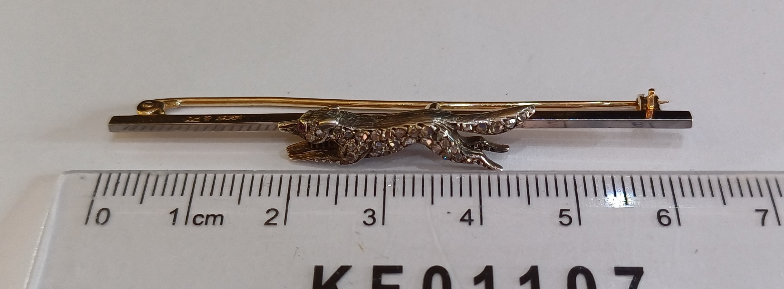 Lot 2031 - An Early 20th Century Diamond Fox Bar