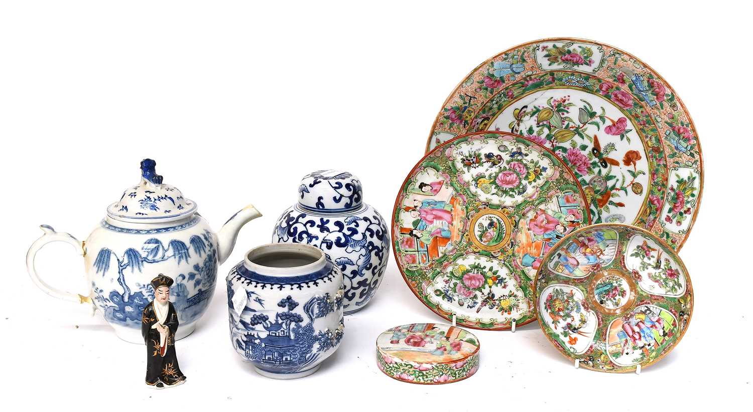 Lot 89 - A Collection of Chinese Porcelain, 18th