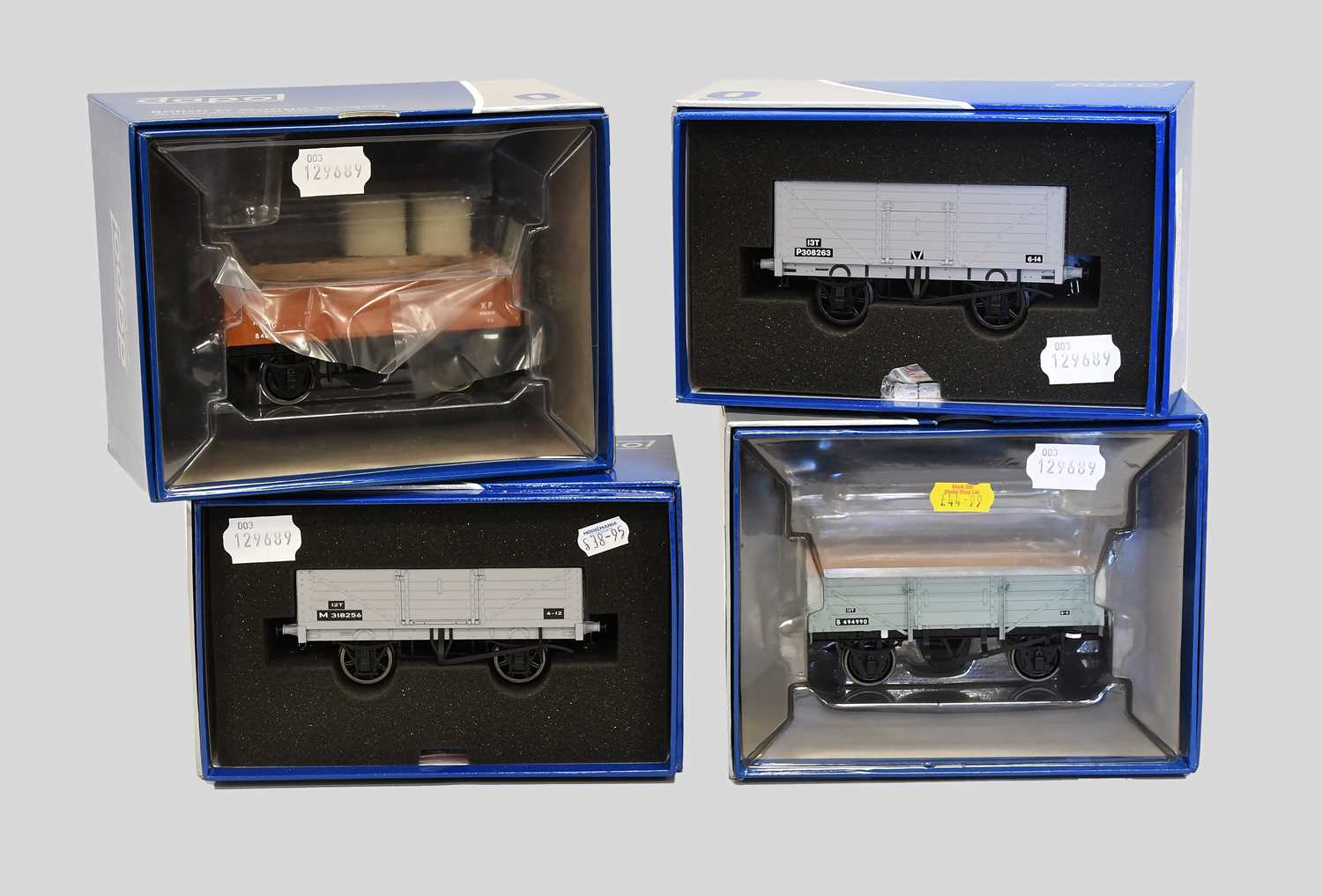 Lot 331 - Dapol O Gauge Wagons