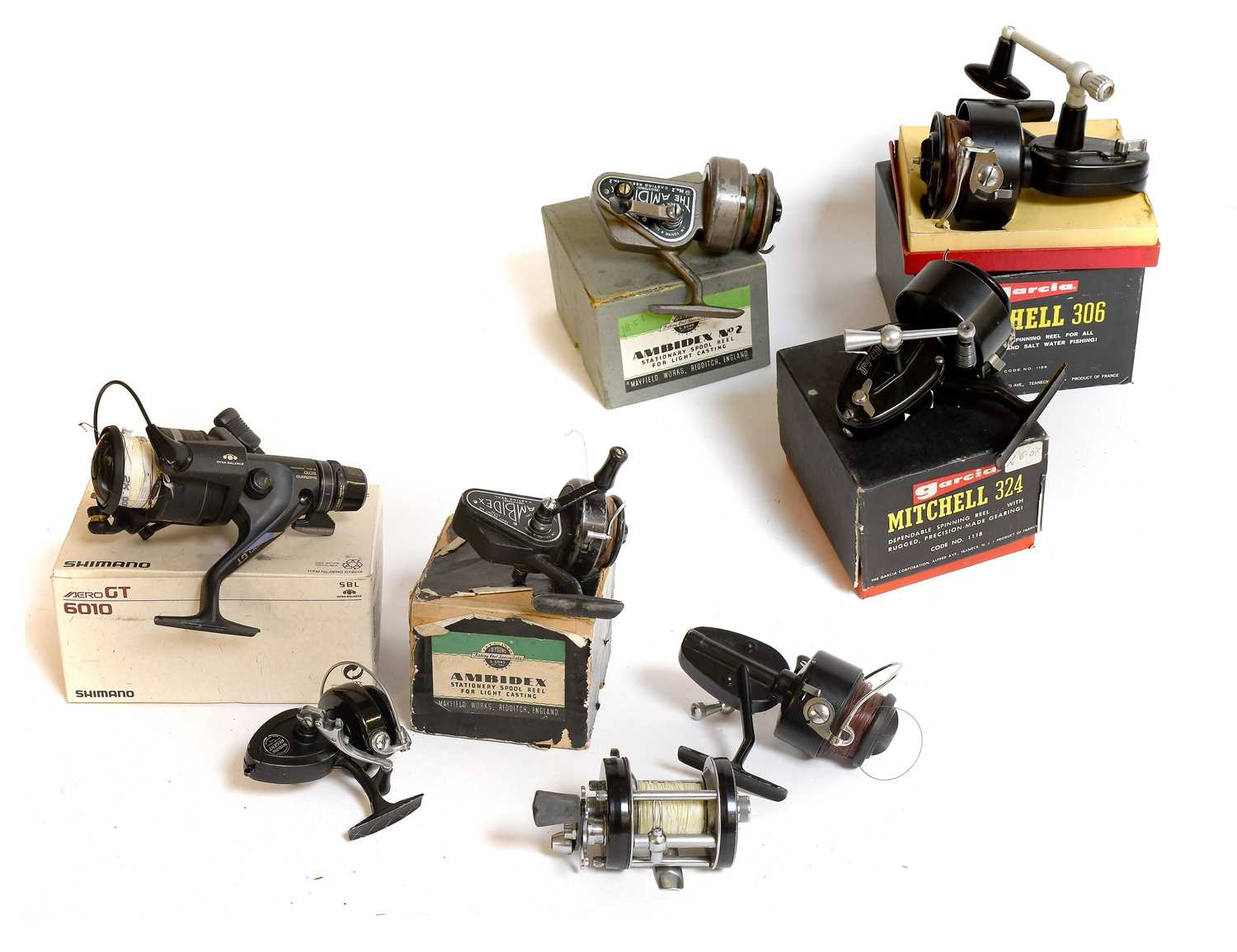 Lot 35 - A Collection of Various Spinning Reels