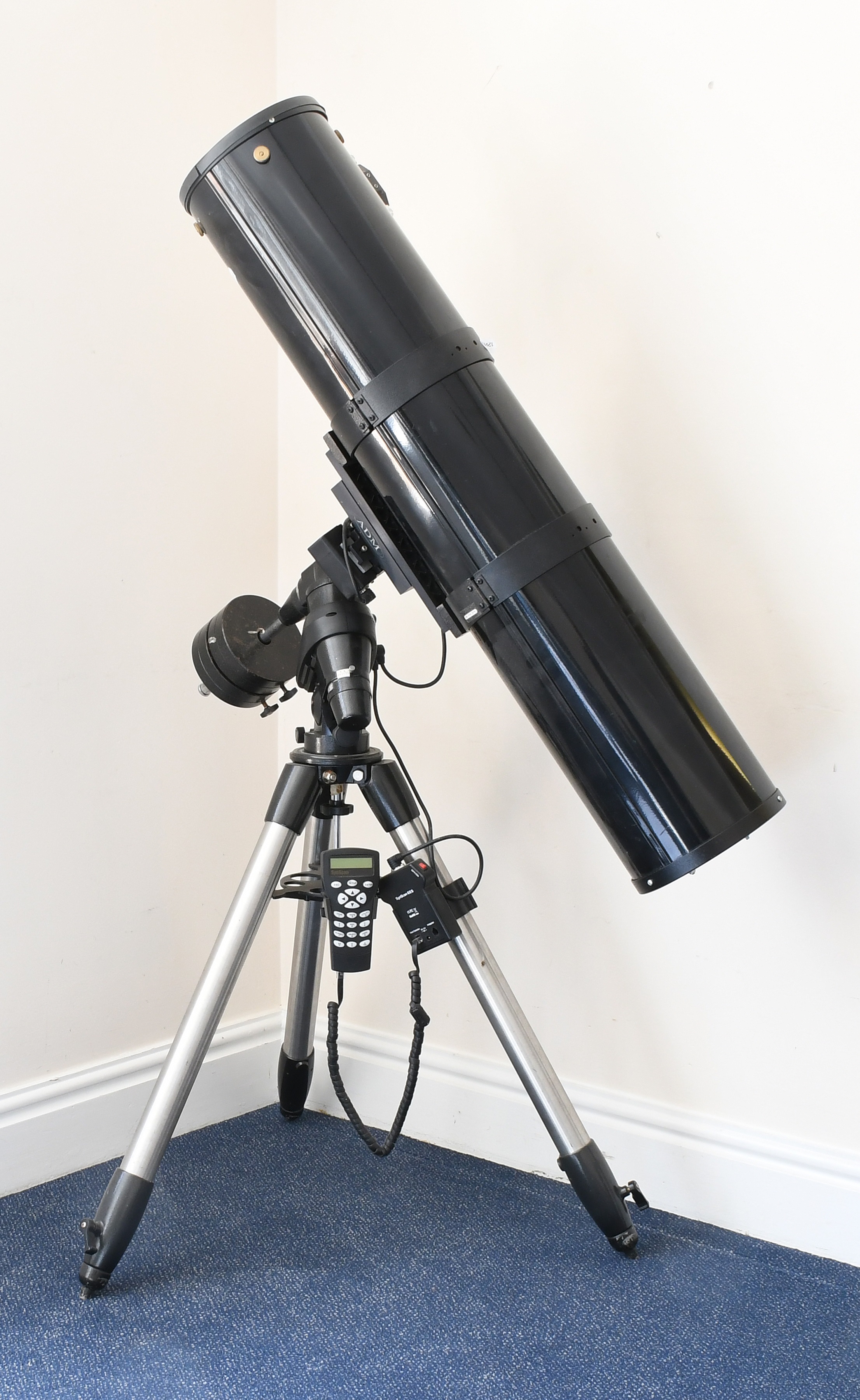 Lot 179 - Orion Optics 8" Newtonian Reflecting