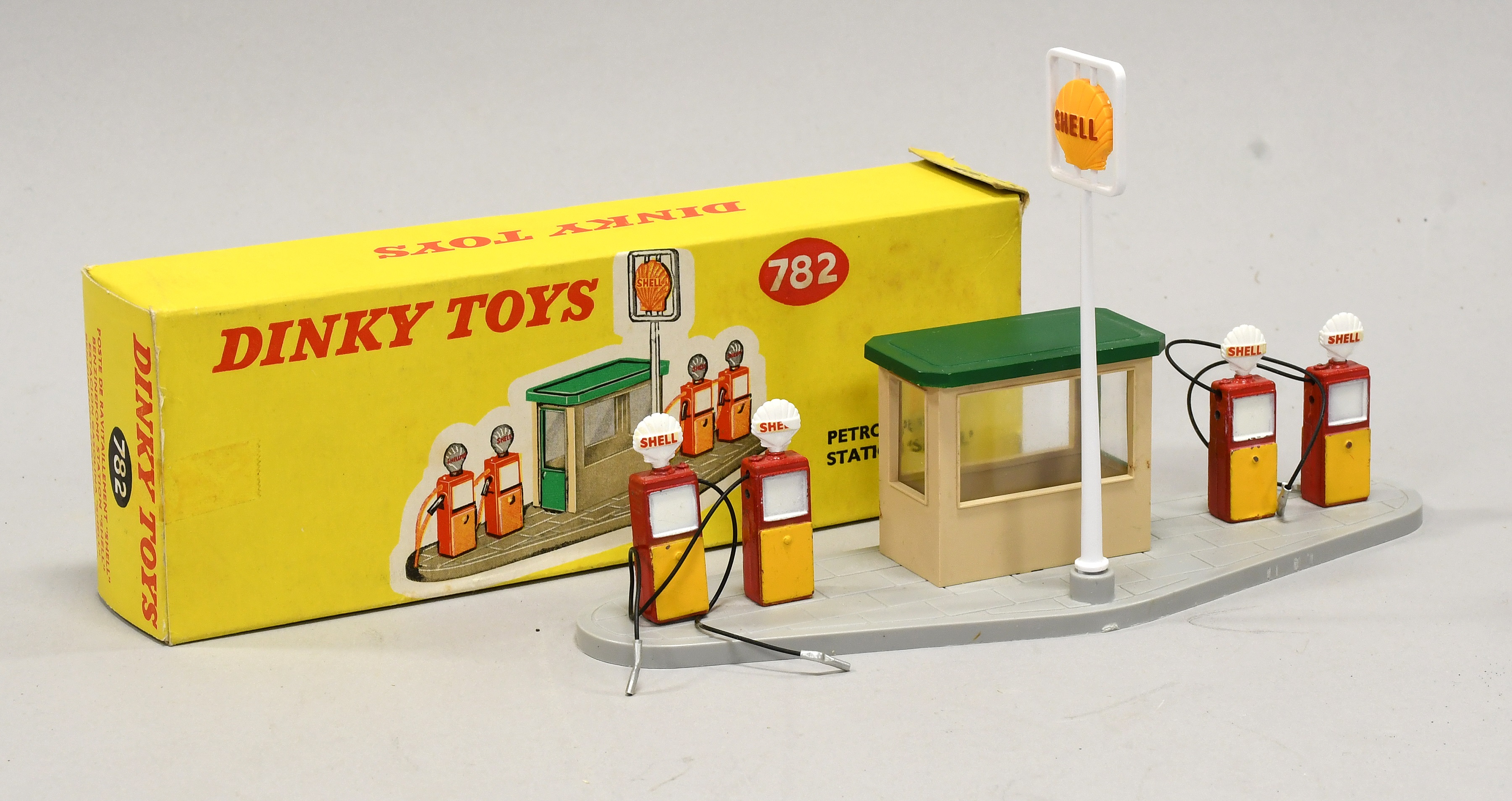 Lot 3335 - Dinky 782 Petrol Pump Station Shell