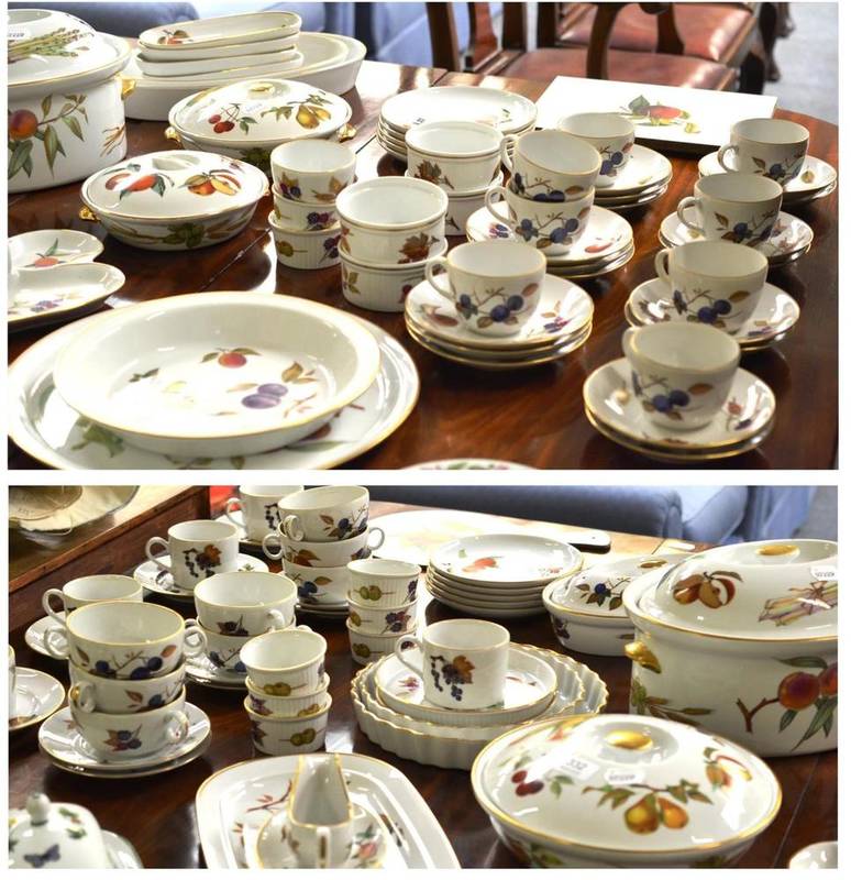 Lot 332 - A large quantity of assorted Royal Worcester
