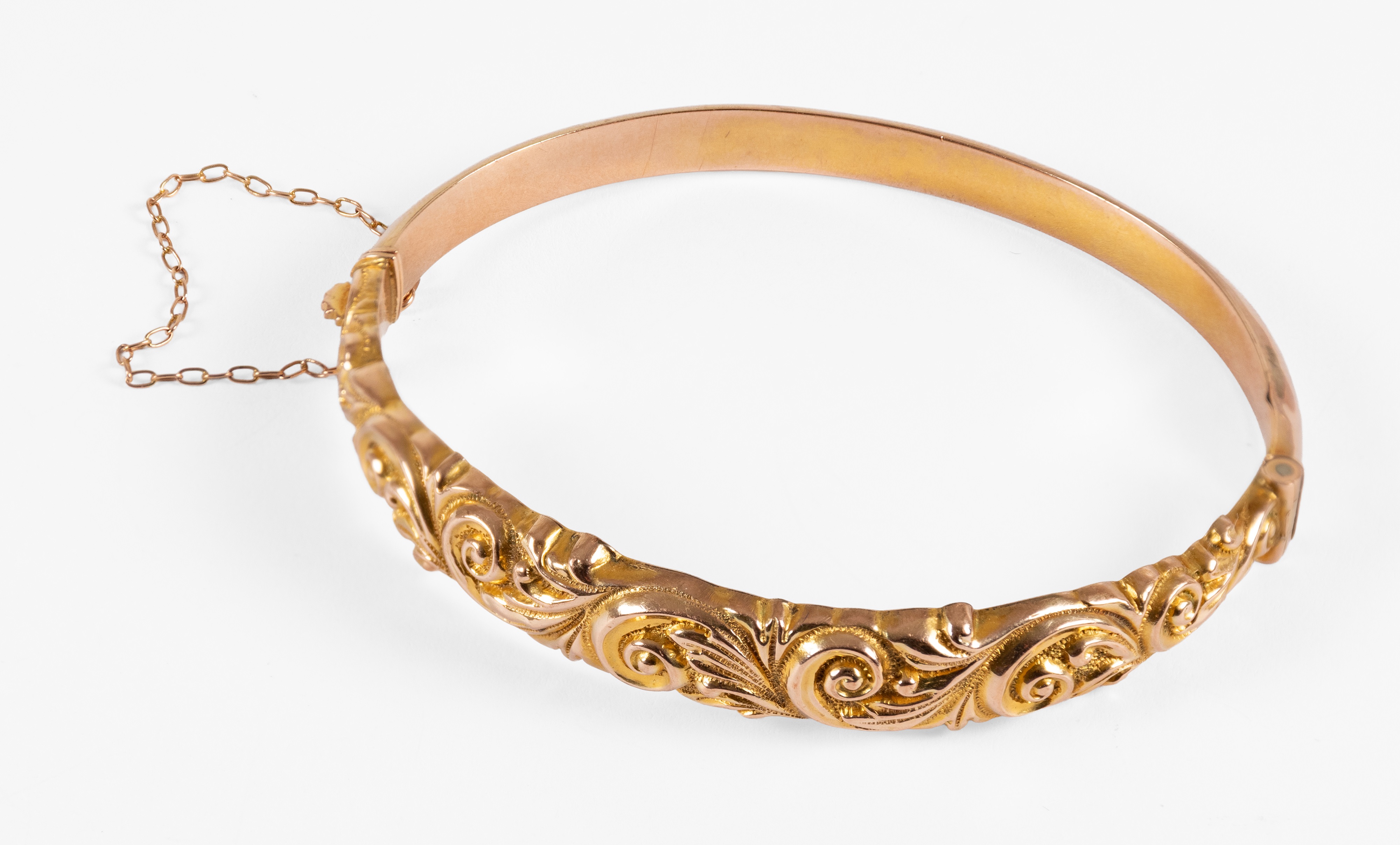Lot 97 - A 9 Carat Gold Bangle, the upper section with