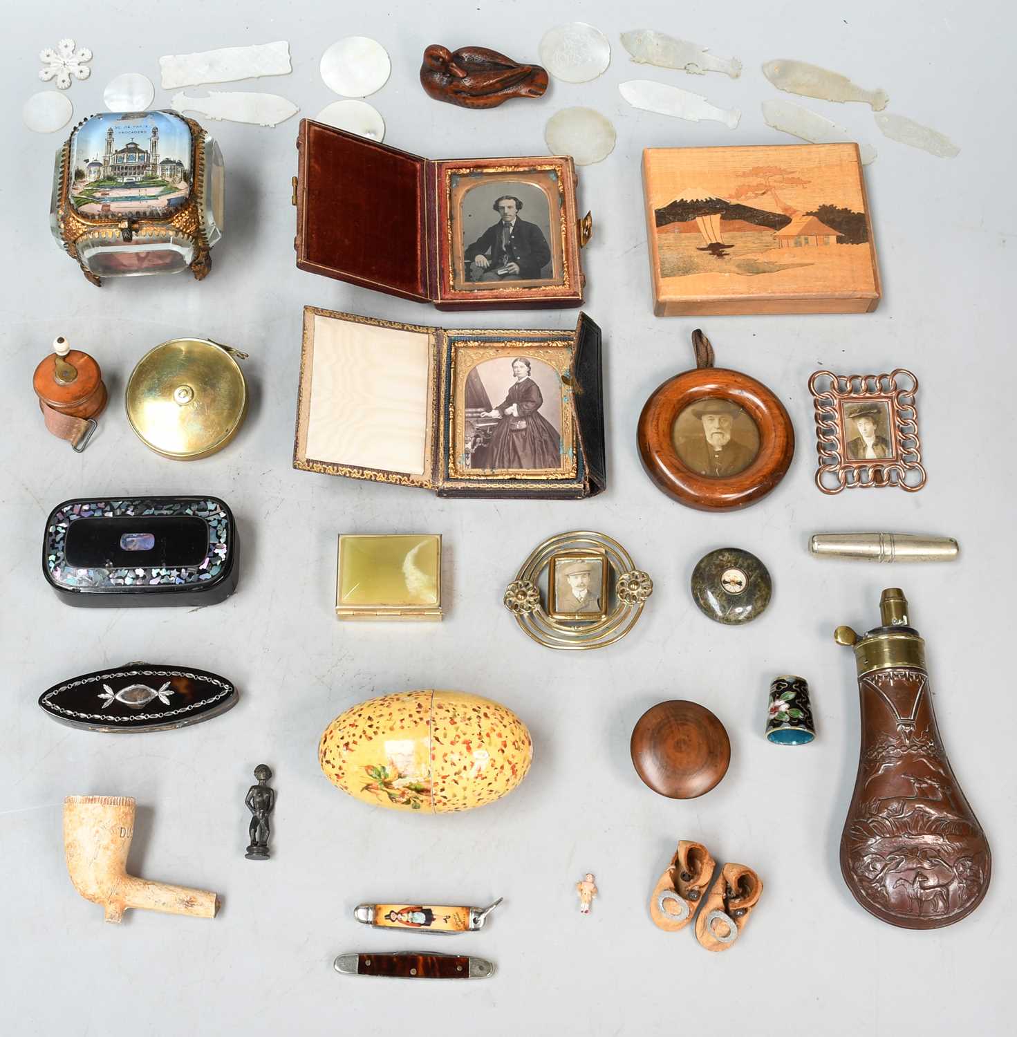 Lot 555 - A George III Tortoiseshell Snuff Box, an
